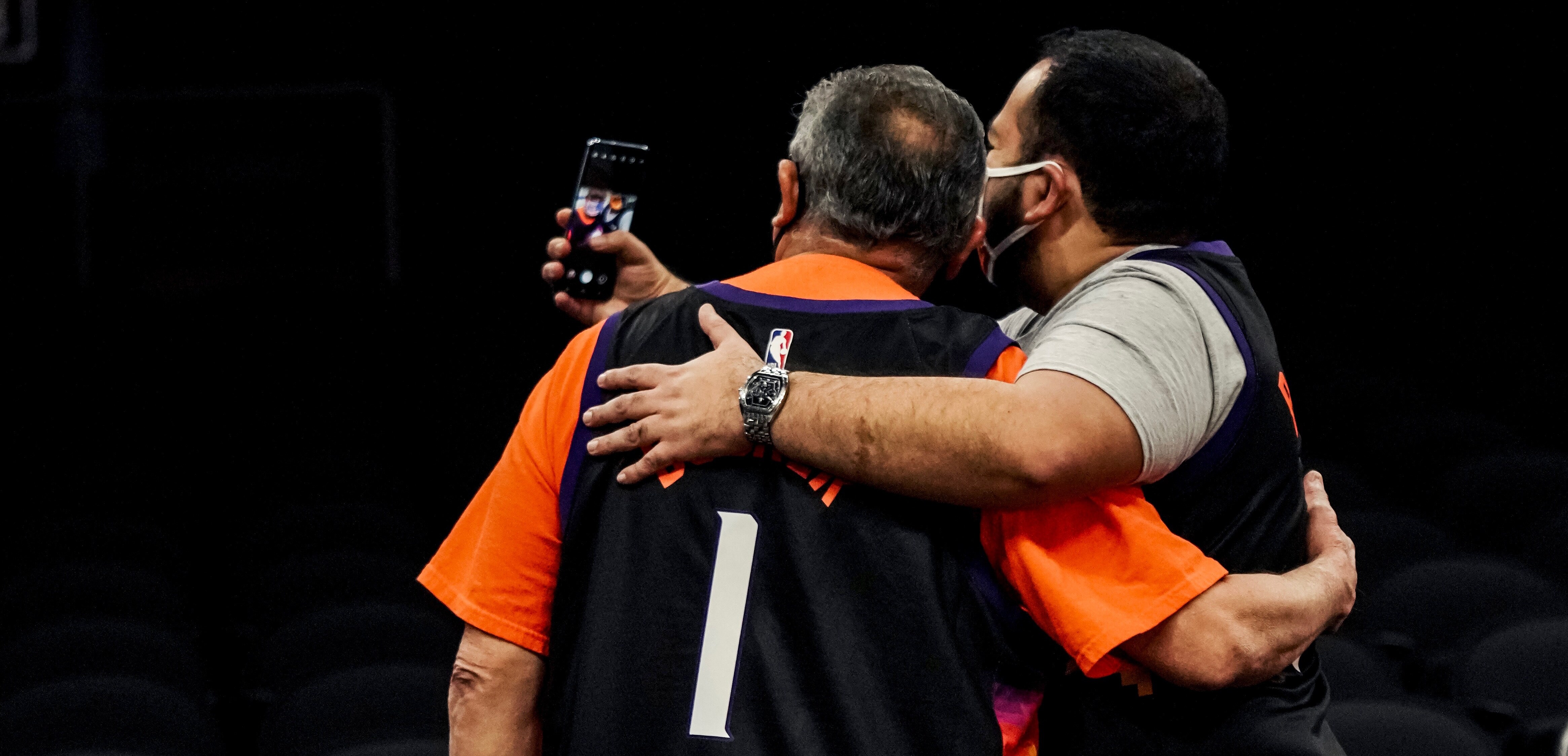 A HEROES' WELCOME | NBA.com