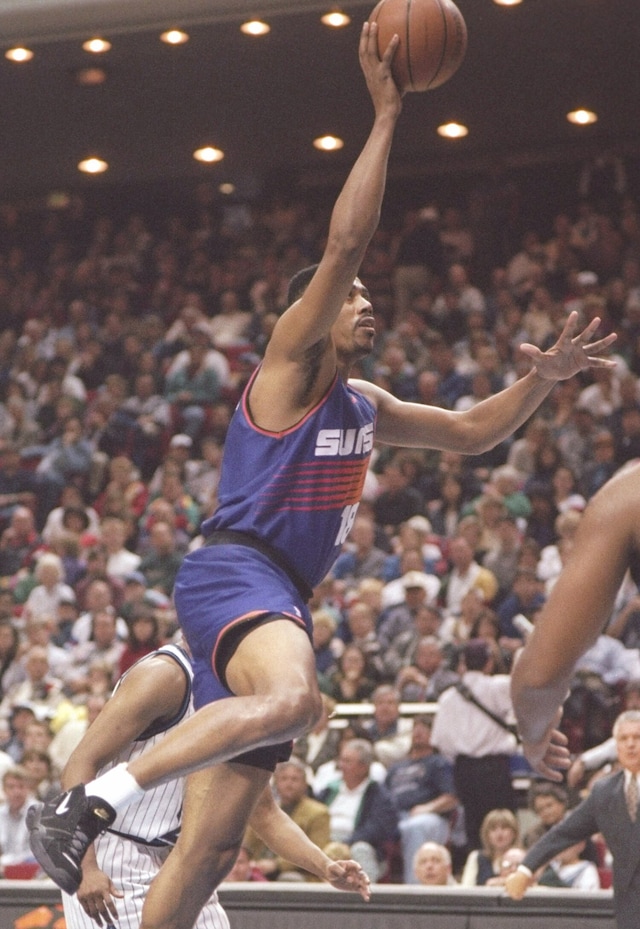 Remembering John "Hot Rod" Williams Photo Gallery | NBA.com