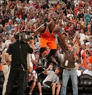 Getting a Lapful of Hustling Shaq | Phoenix Suns