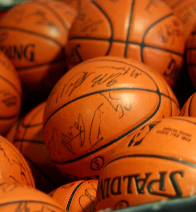Team Autograph Session Photo Gallery | NBA.com