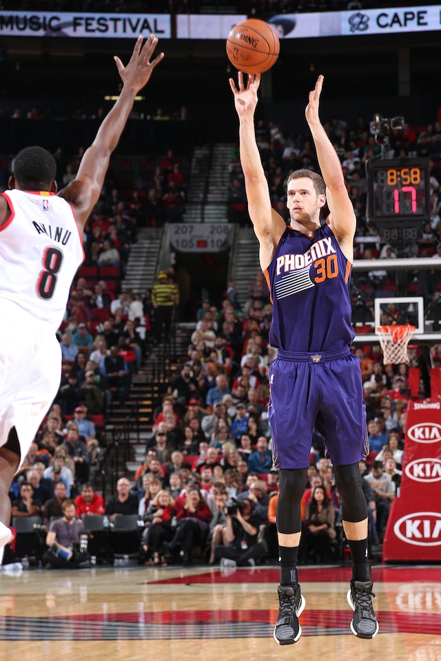 Jon Leuer Photo Gallery | NBA.com