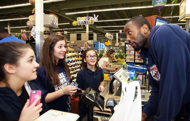 Thunder Acts of Kindness in Photos Photo Gallery | NBA.com