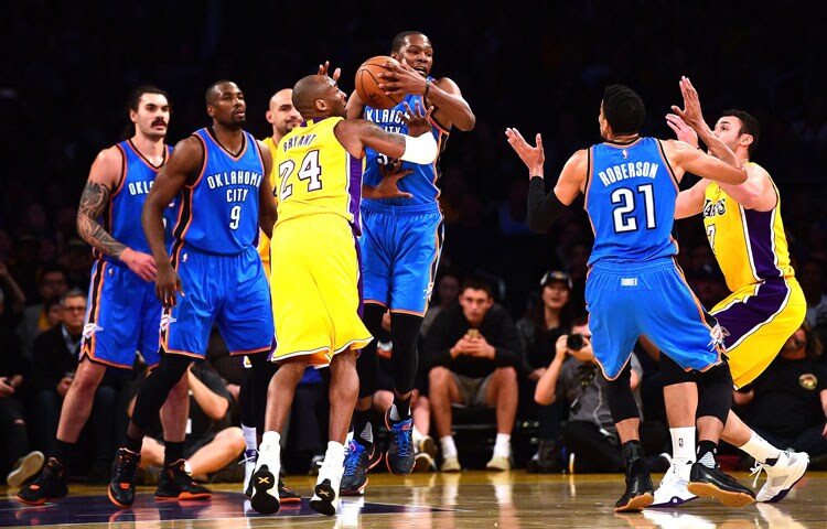 Thunder at Lakers - Dec. 23, 2015 Photo Gallery | NBA.com