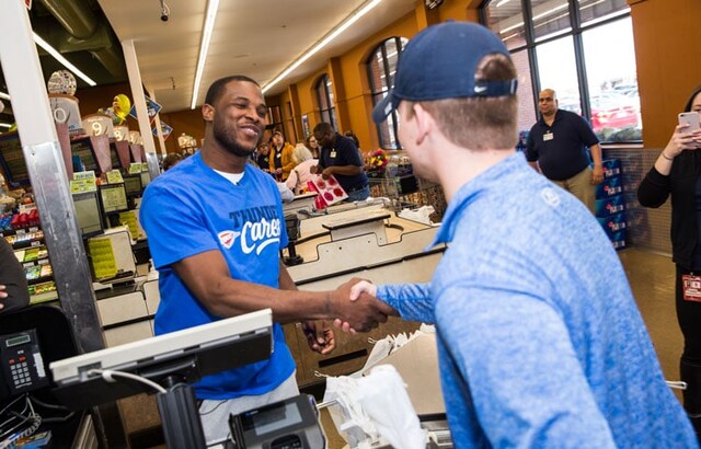 Thunder Acts of Kindness in Photos Photo Gallery | NBA.com