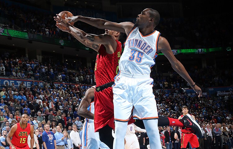 Thunder vs. Hawks - Dec. 10, 2015 Photo Gallery | NBA.com