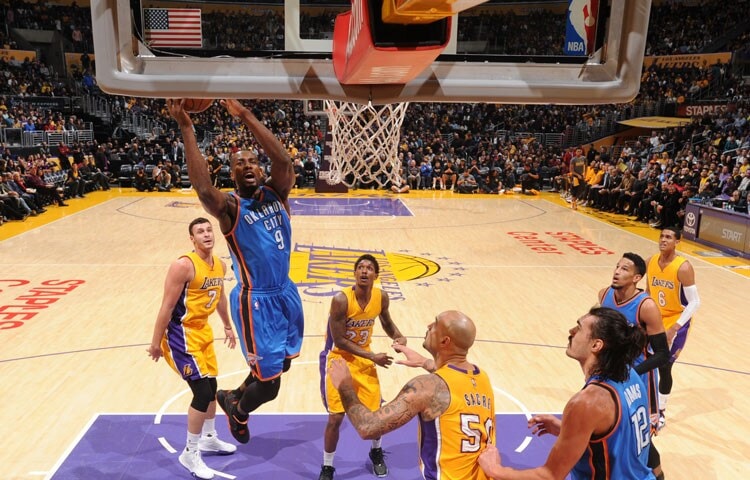 Thunder at Lakers - Dec. 23, 2015 Photo Gallery | NBA.com