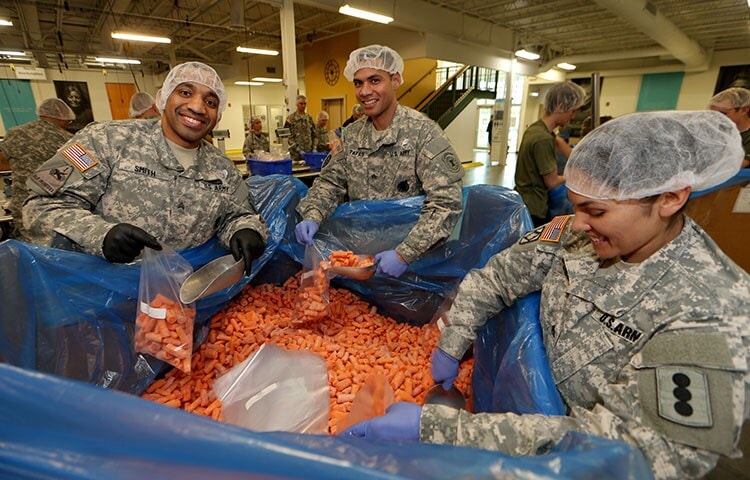 Thunder Teams Up with Military at Food Bank | Oklahoma City Thunder
