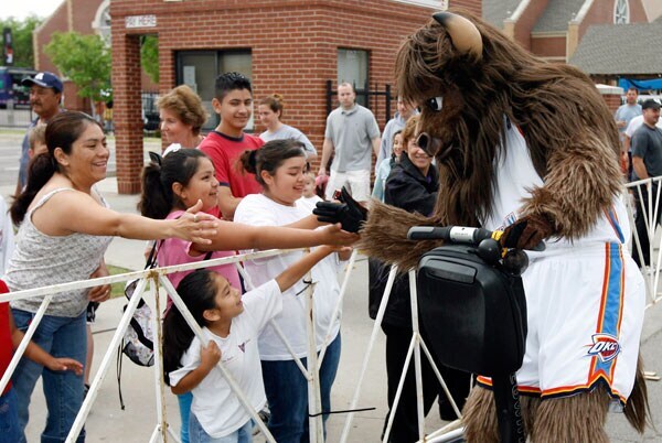 THUNDER: Rumble, Kids Have Fun in Memorial Marathon Photo Gallery | NBA.com