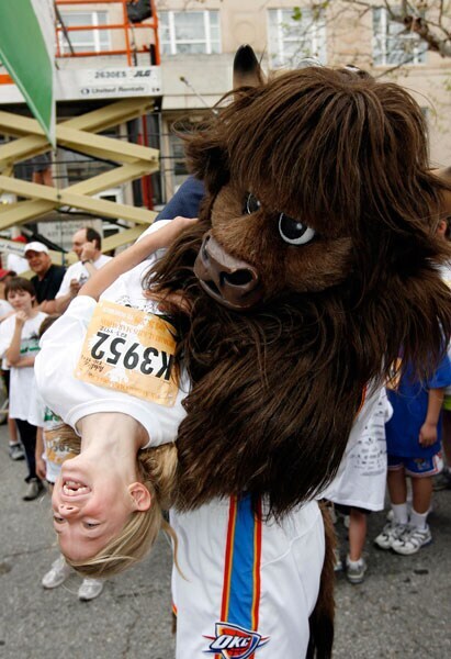 THUNDER: Rumble, Kids Have Fun in Memorial Marathon Photo Gallery | NBA.com