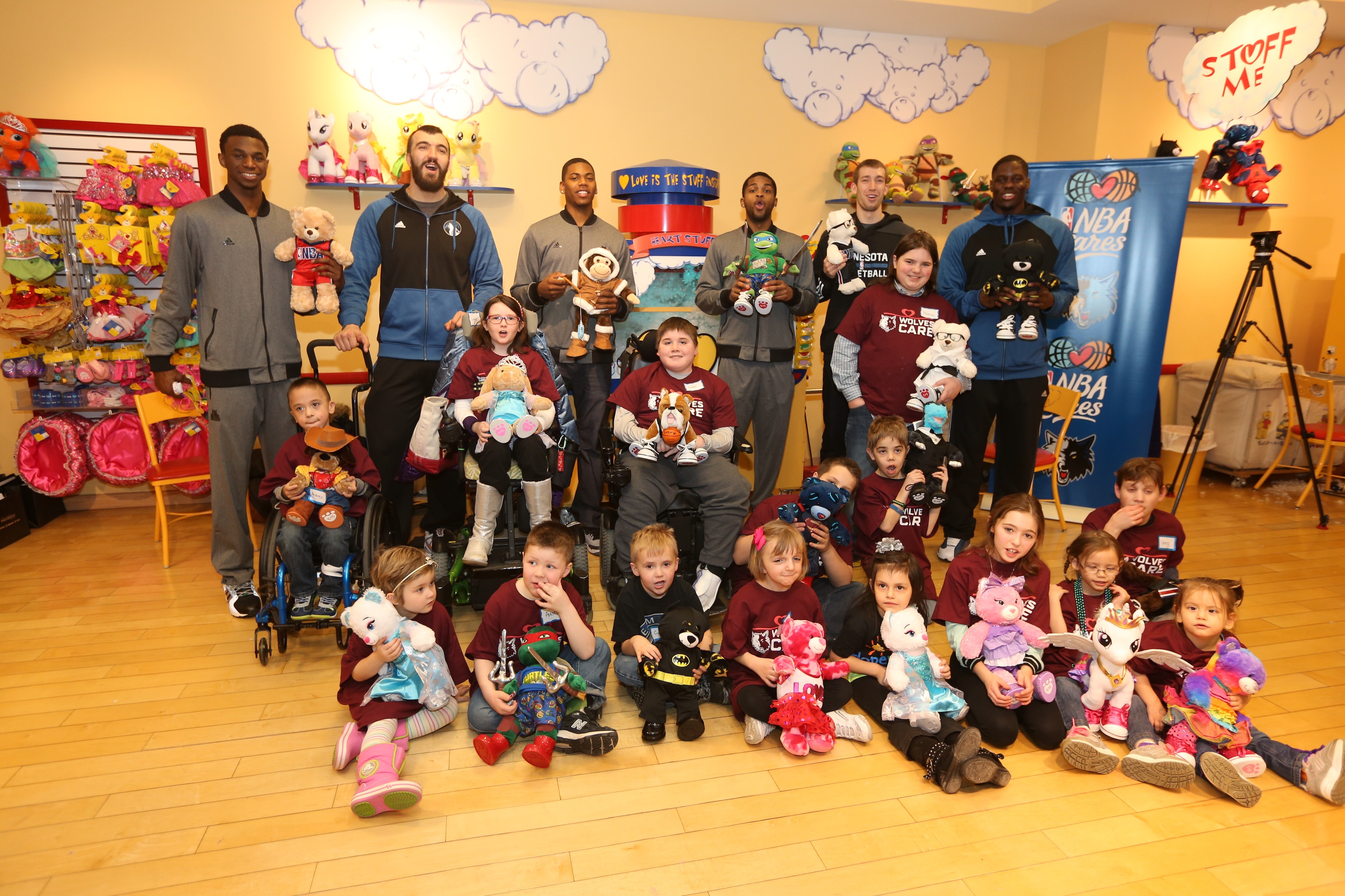 Wolves, HopeKids Team Up At MOA | Minnesota Timberwolves