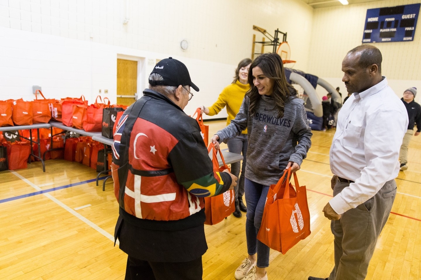 Gallery | Thanksgiving Event with Hy-Vee Photo Gallery | NBA.com