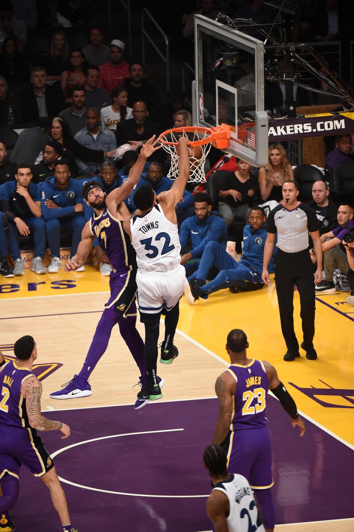 Gallery | Wolves at Lakers Photo Gallery | NBA.com