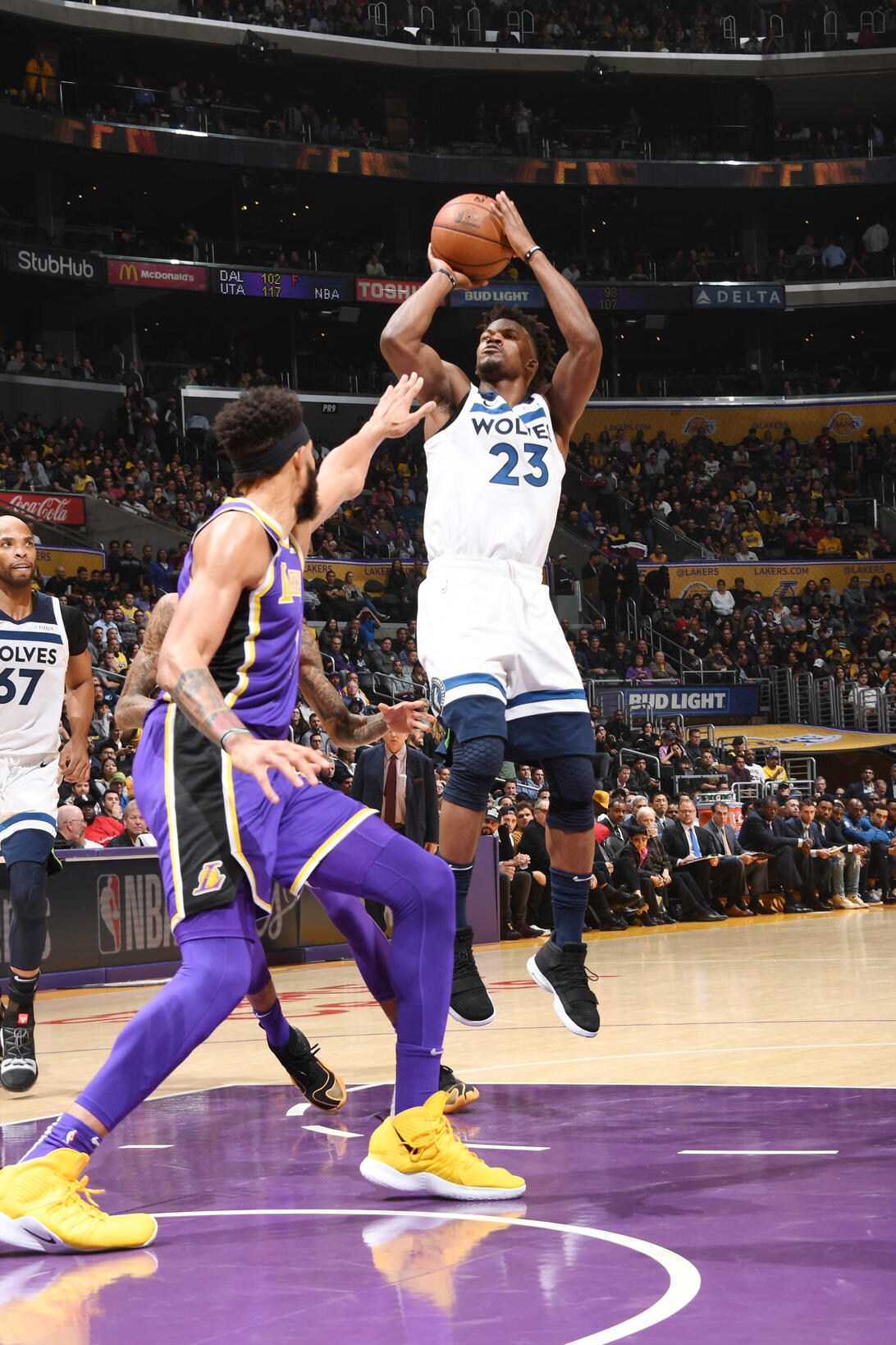 Gallery | Wolves at Lakers Photo Gallery | NBA.com