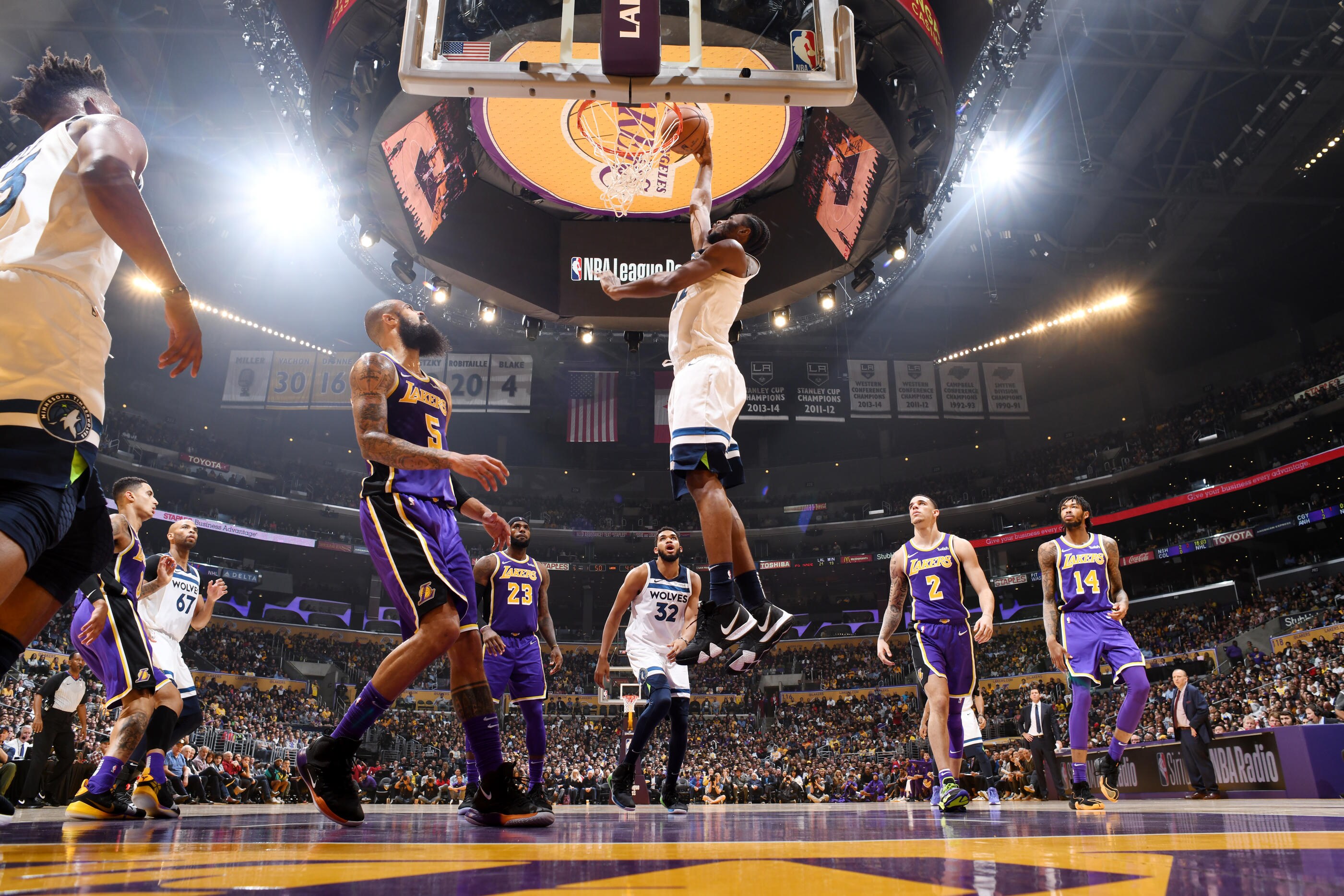 Gallery | Wolves at Lakers Photo Gallery | NBA.com