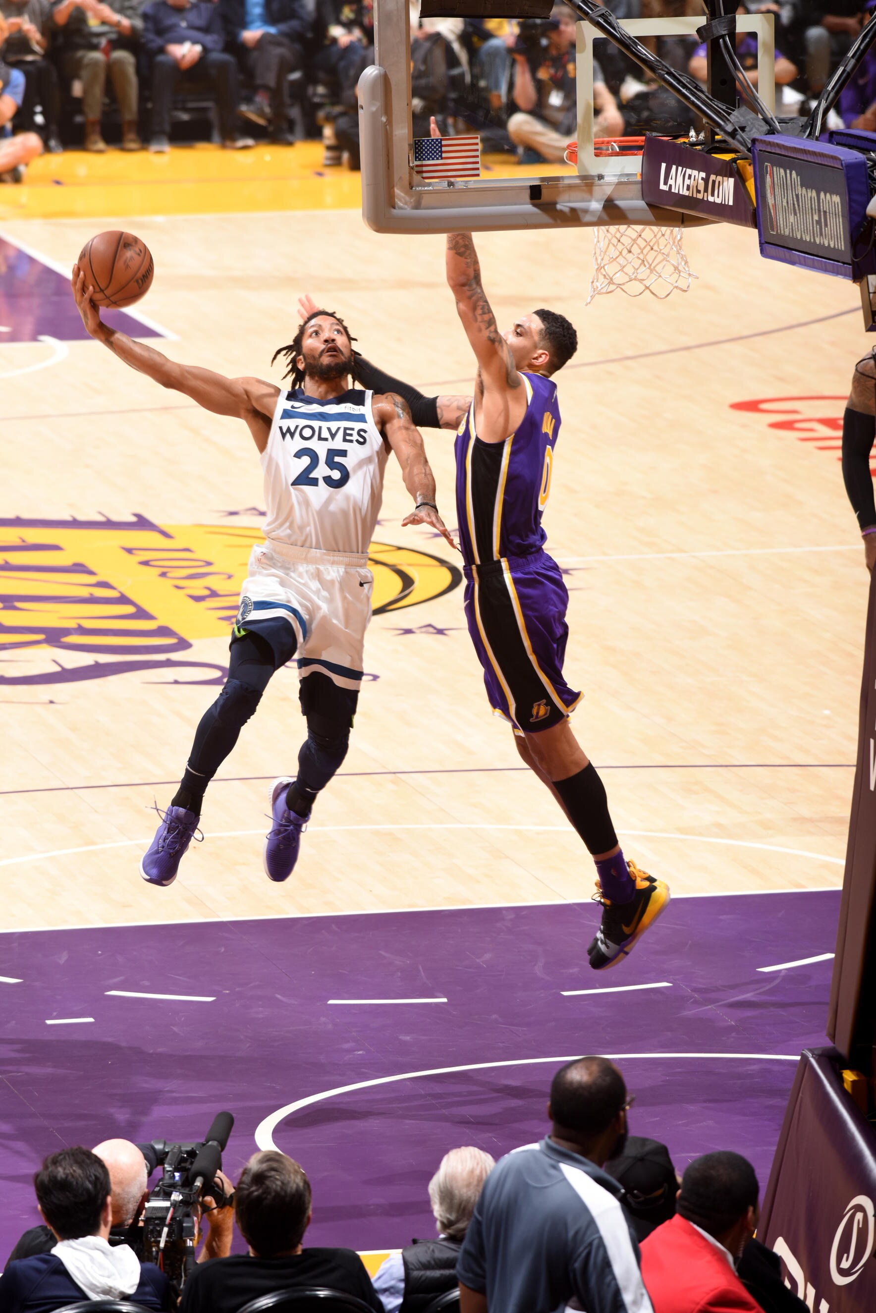 Gallery | Wolves at Lakers Photo Gallery | NBA.com