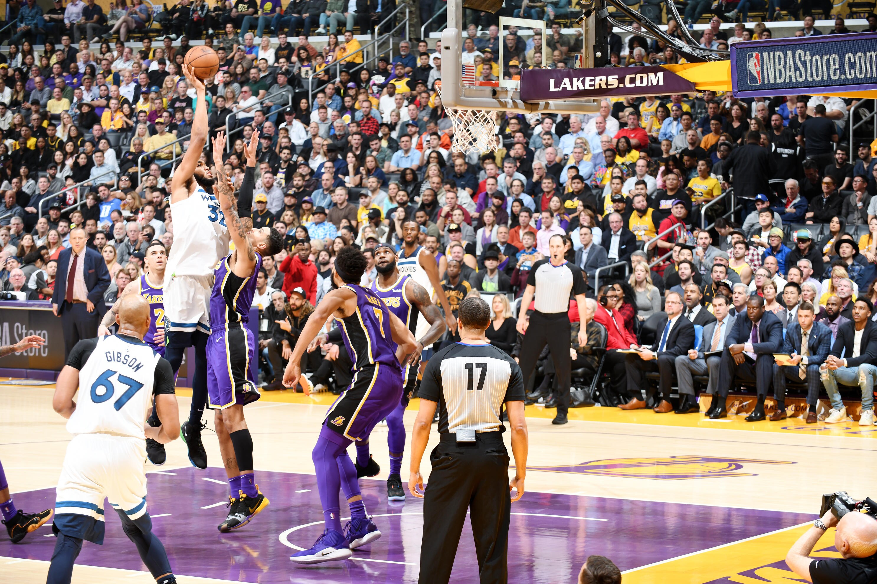 Gallery | Wolves at Lakers Photo Gallery | NBA.com