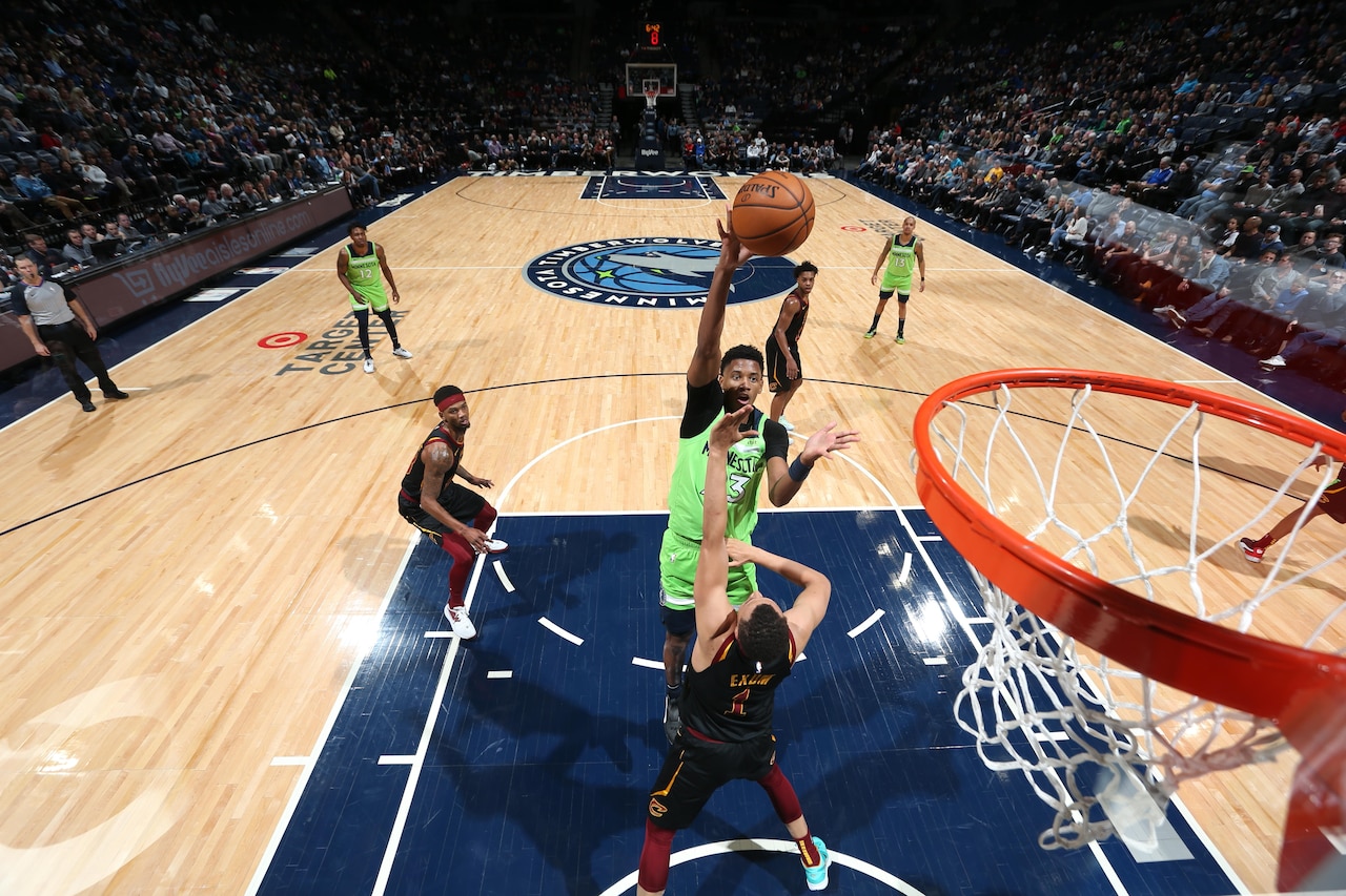 Gallery | Wolves vs. Cavaliers Photo Gallery | NBA.com