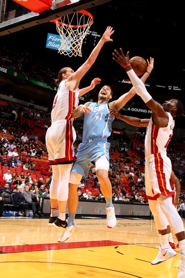 Gallery | Wolves at Heat Photo Gallery | NBA.com