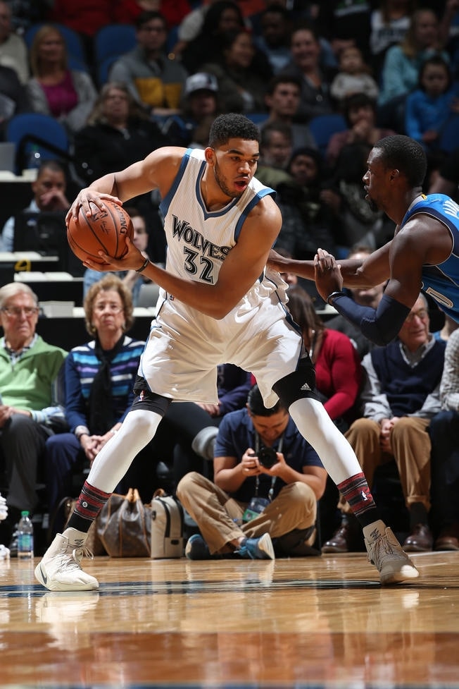 Gallery | Wolves vs. Mavericks Photo Gallery | NBA.com