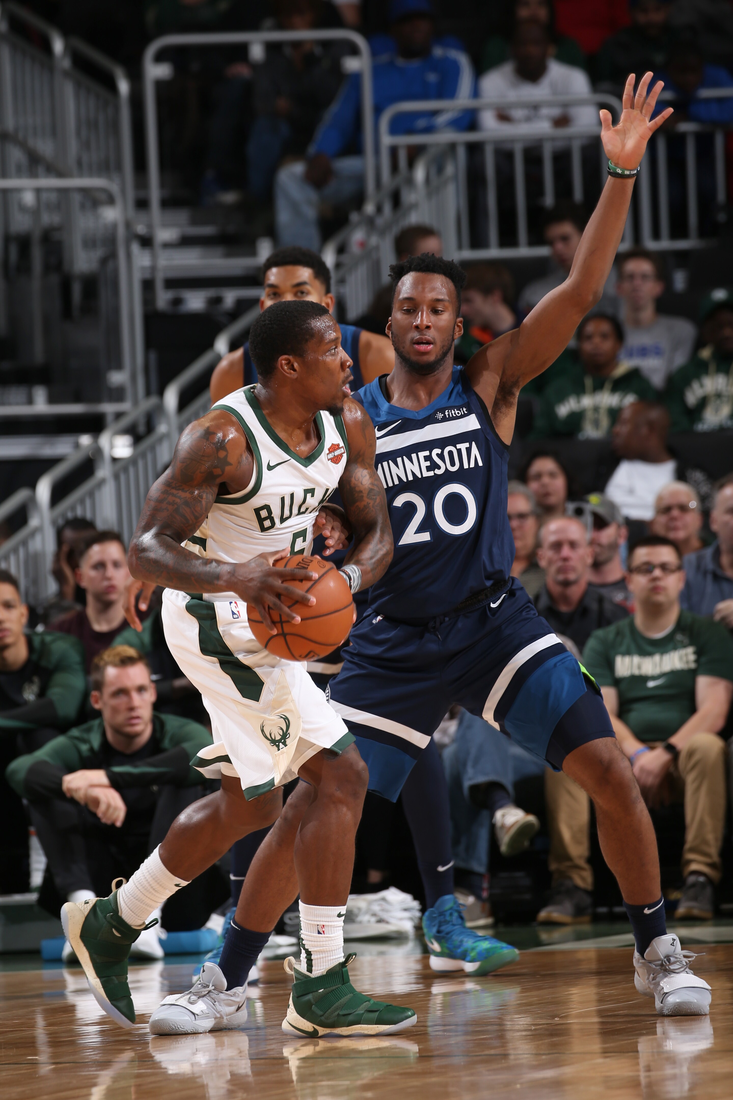 Gallery | Wolves at Bucks Photo Gallery | NBA.com