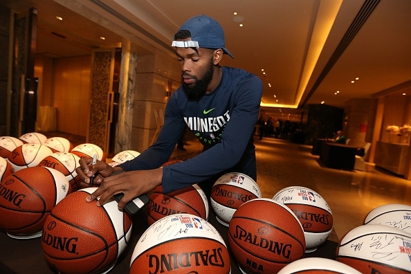 A Season In Photos | Aaron Brooks Photo Gallery | NBA.com