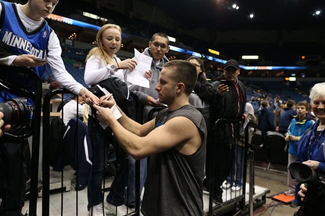 Photos: Wolves Signing Autographs | Minnesota Timberwolves