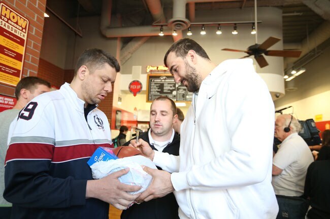 Photos: Wolves Signing Autographs | Minnesota Timberwolves