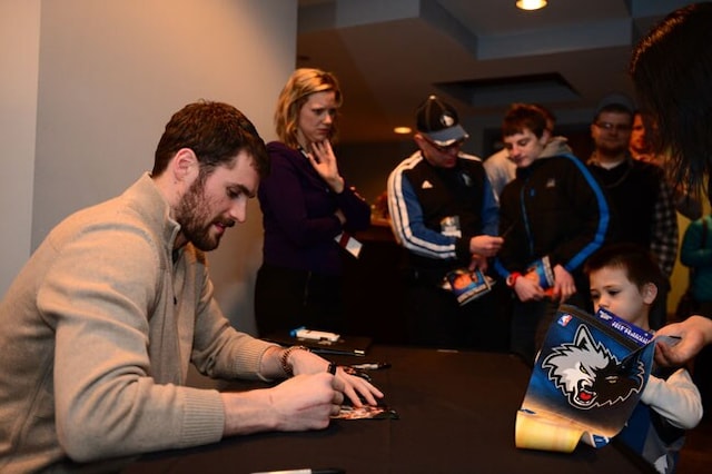Photos: Wolves Signing Autographs Photo Gallery | NBA.com