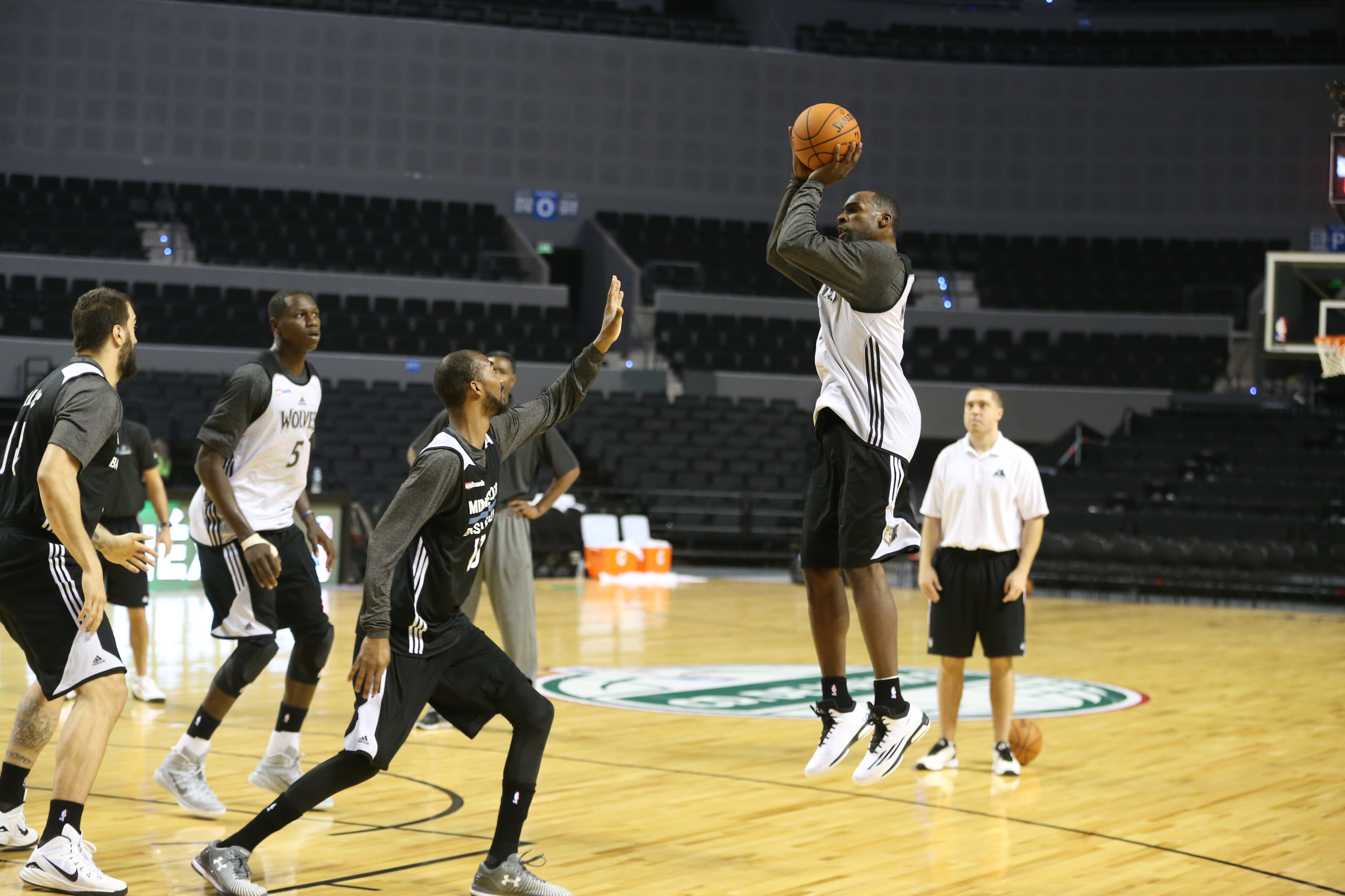 Photo Gallery: Wolves Arrive In Mexico City | Minnesota Timberwolves