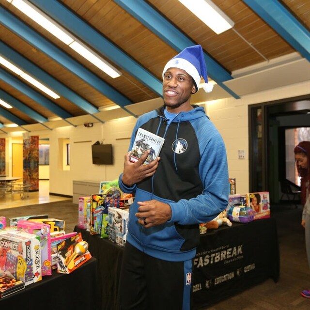 Photo Gallery: Thad-A-Clause Photo Gallery | NBA.com