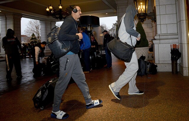 Behind the Scenes of a Warriors Road Trip – Part 1 Photo Gallery | NBA.com