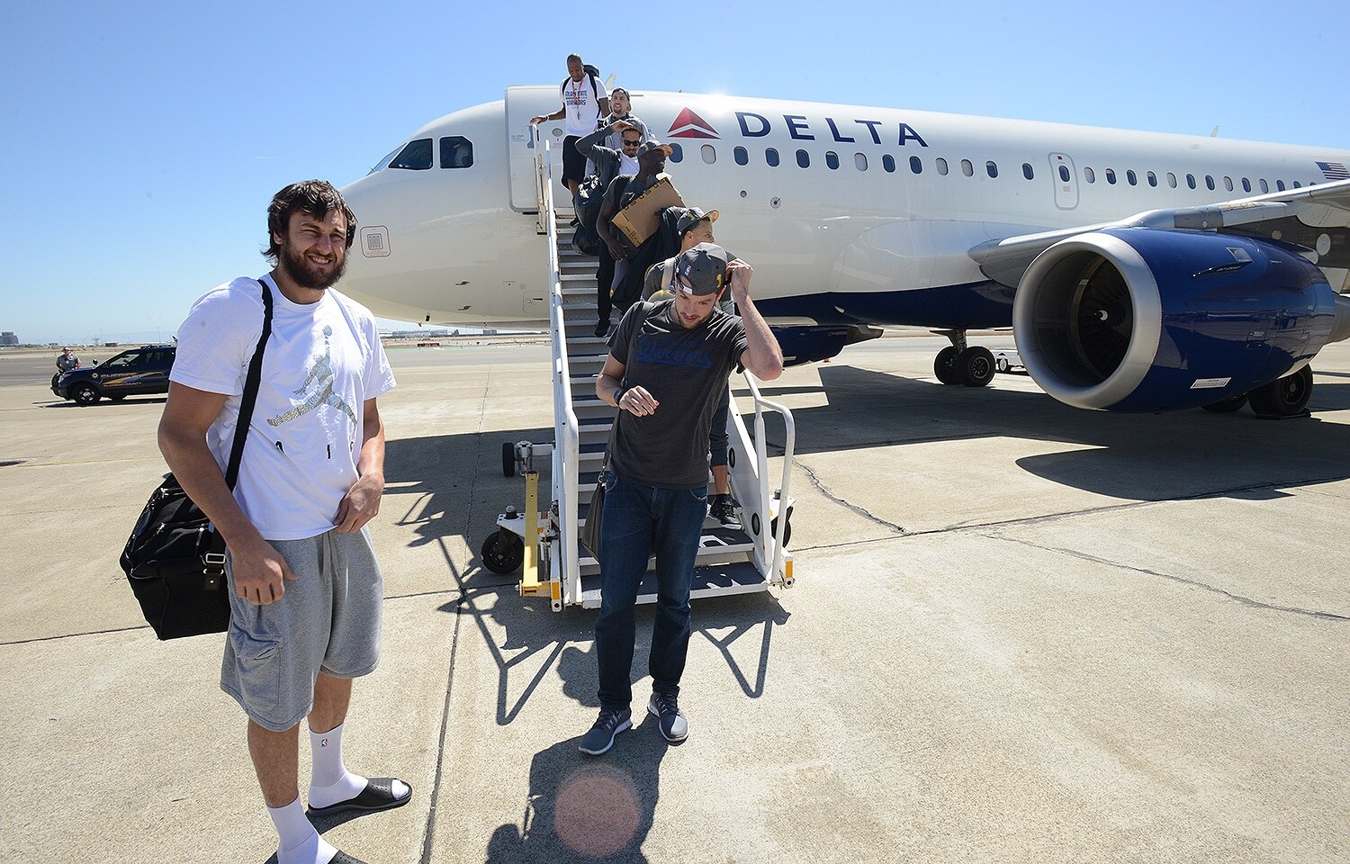 Bringing the Trophy Home Photo Gallery | NBA.com