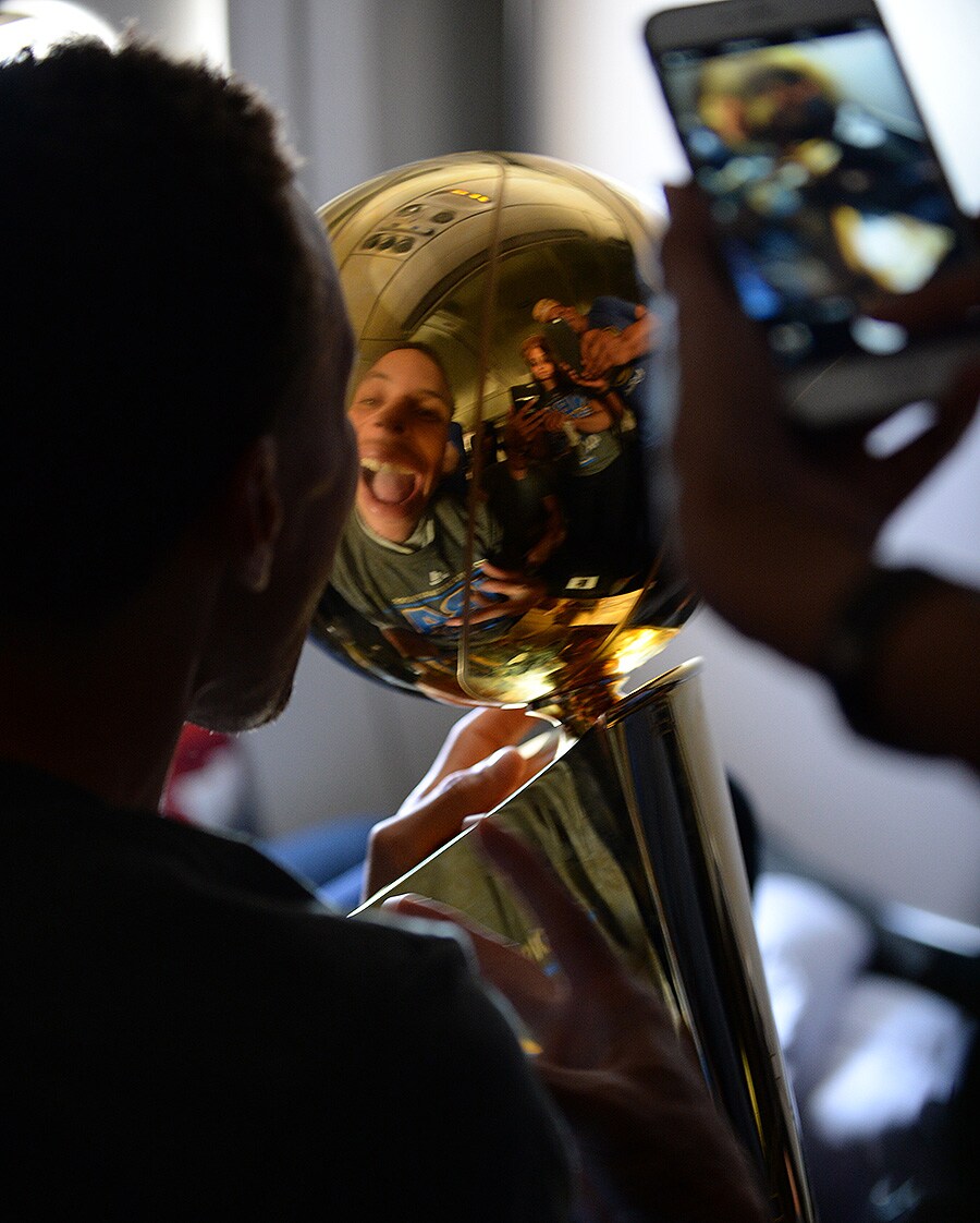 Bringing the Trophy Home Photo Gallery | NBA.com