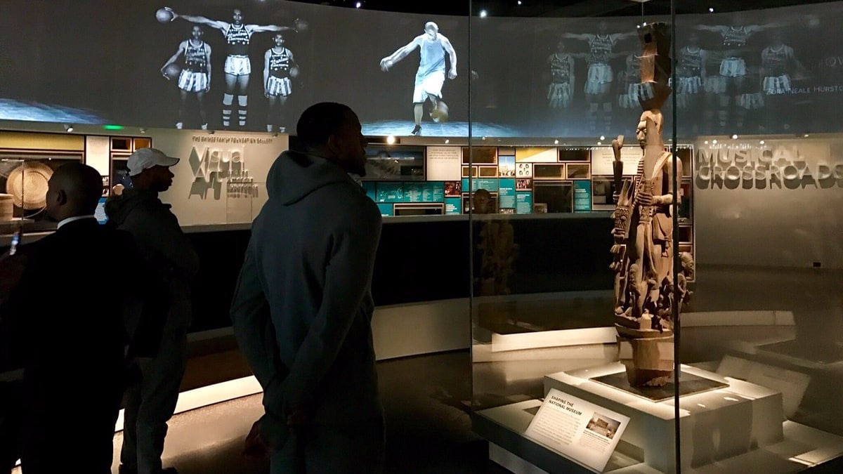 Warriors Visit African American History Museum | NBA.com