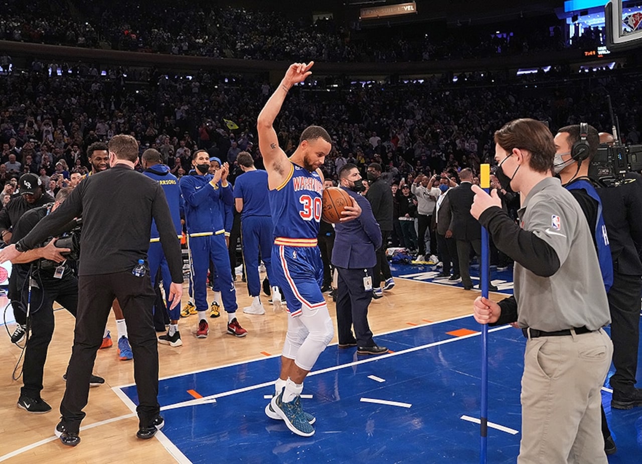 Photos: Stephen Curry Breaks NBA's All-Time 3-Point Record | Golden State Warriors