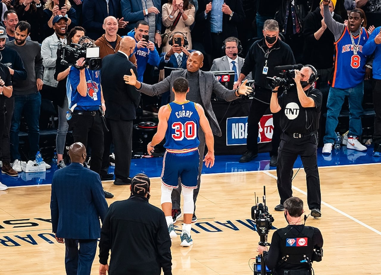 Photos: Stephen Curry Breaks NBA's All-Time 3-Point Record | Golden State Warriors