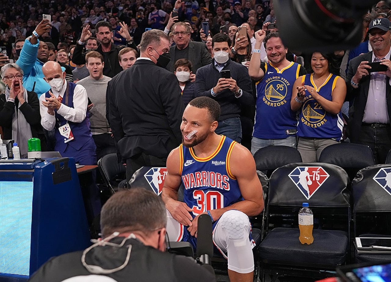 Photos: Stephen Curry Breaks NBA's All-Time 3-Point Record | Golden State Warriors
