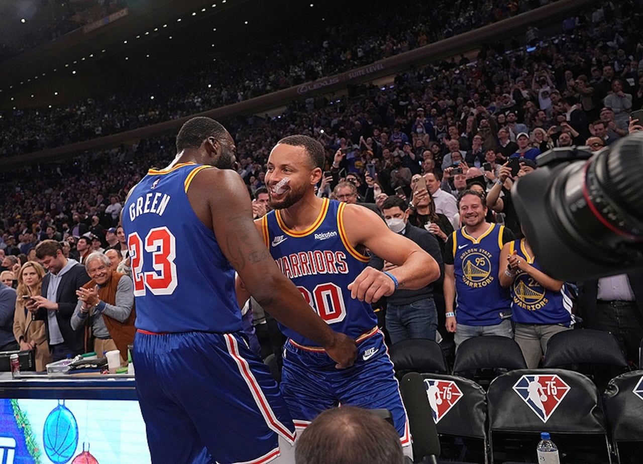 Photos: Stephen Curry Breaks NBA's All-Time 3-Point Record | Golden State Warriors