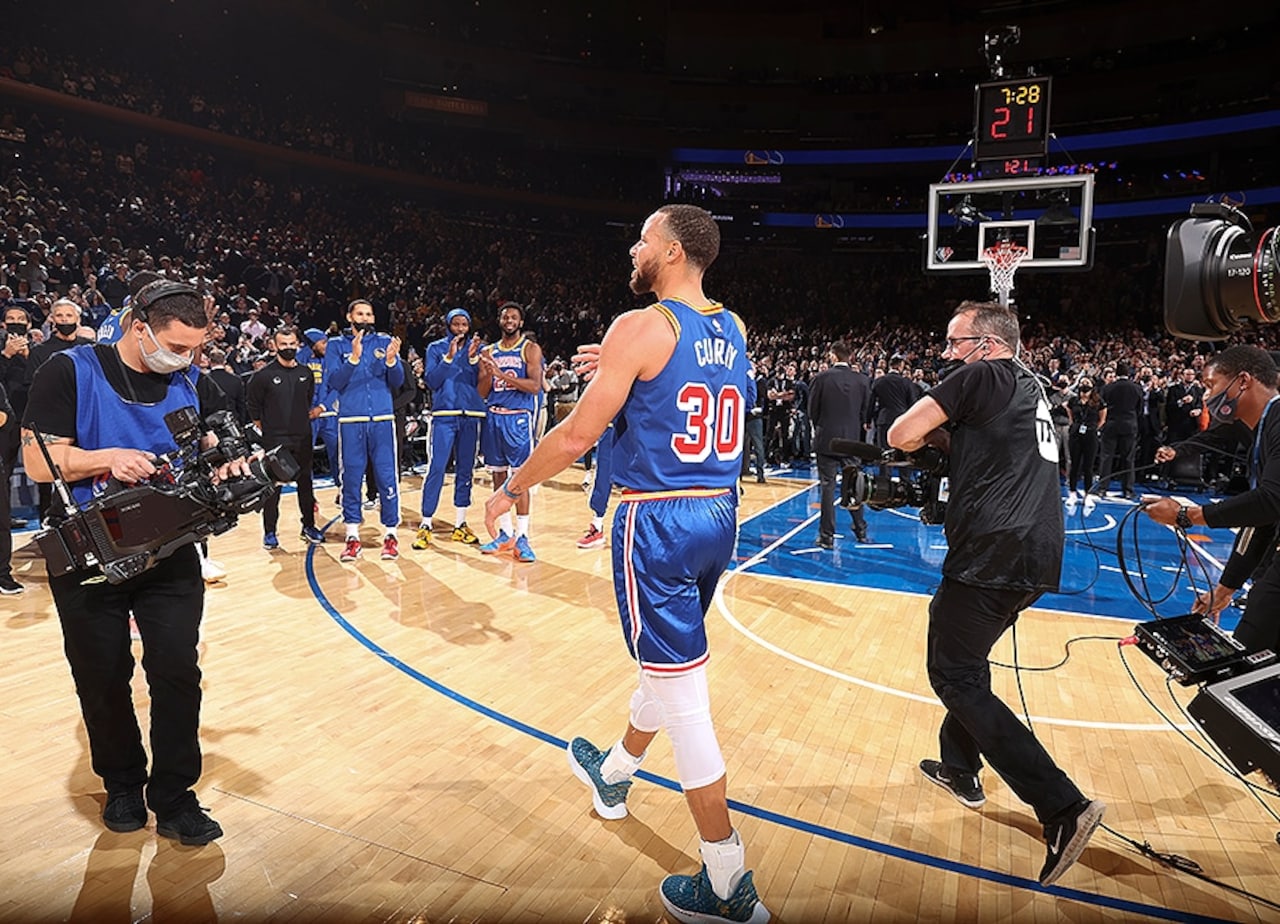 Photos: Stephen Curry Breaks NBA's All-Time 3-Point Record | Golden State Warriors