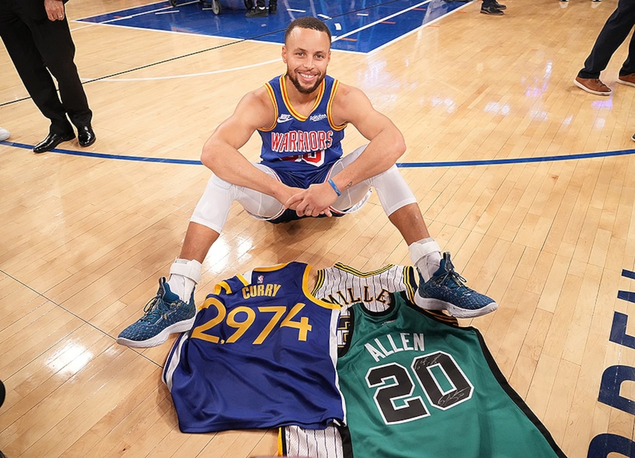 Photos: Stephen Curry Breaks NBA's All-Time 3-Point Record | Golden State Warriors