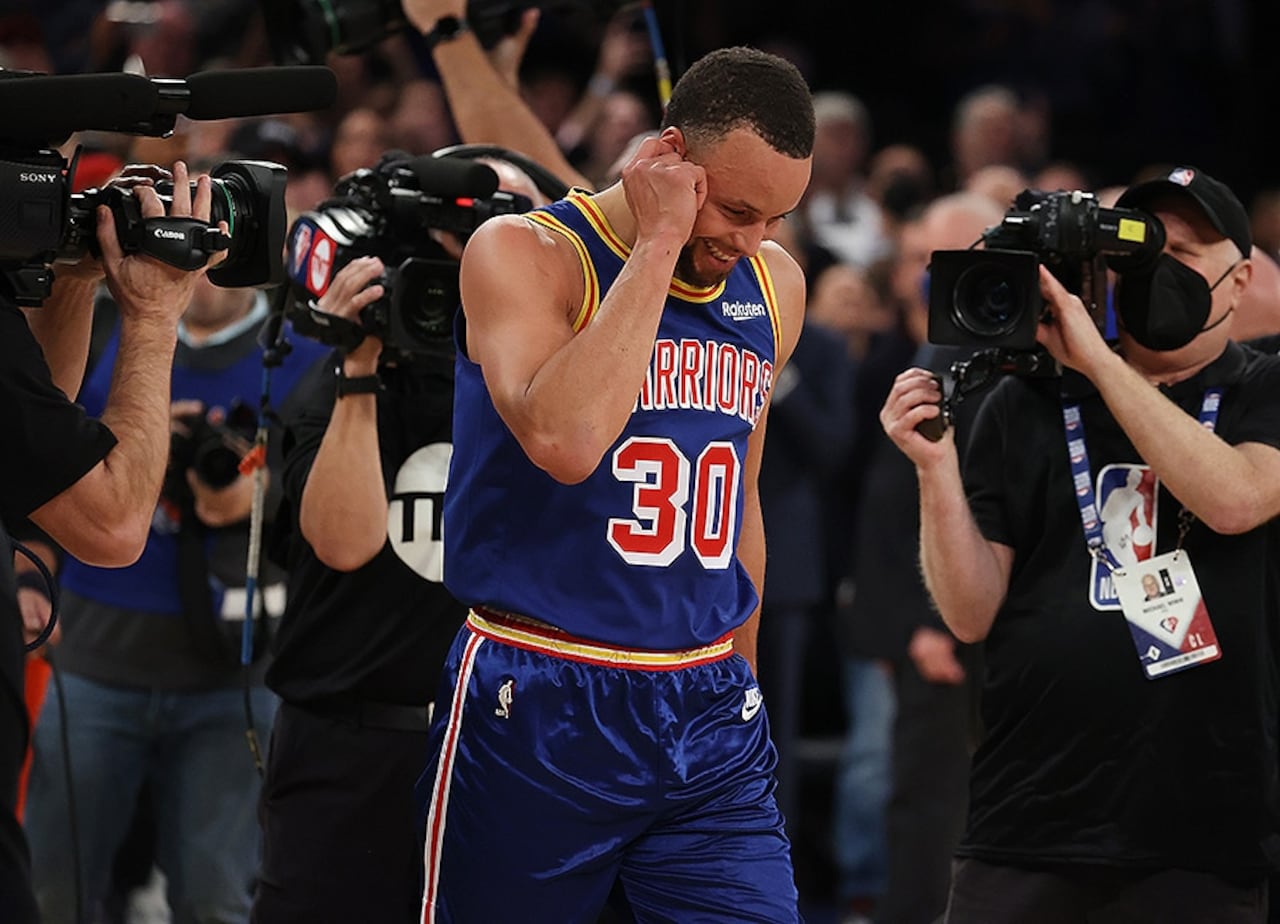 Photos: Stephen Curry Breaks NBA's All-Time 3-Point Record | Golden State Warriors