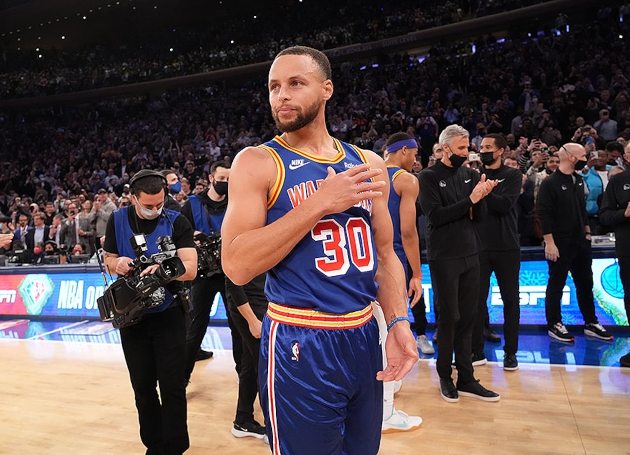 Photos: Stephen Curry Breaks NBA's All-Time 3-Point Record | Golden State Warriors