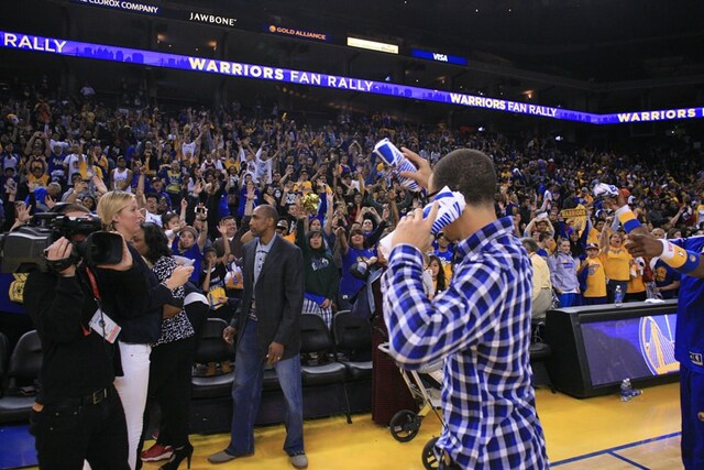 Warriors Fan Rally Photo Gallery | NBA.com