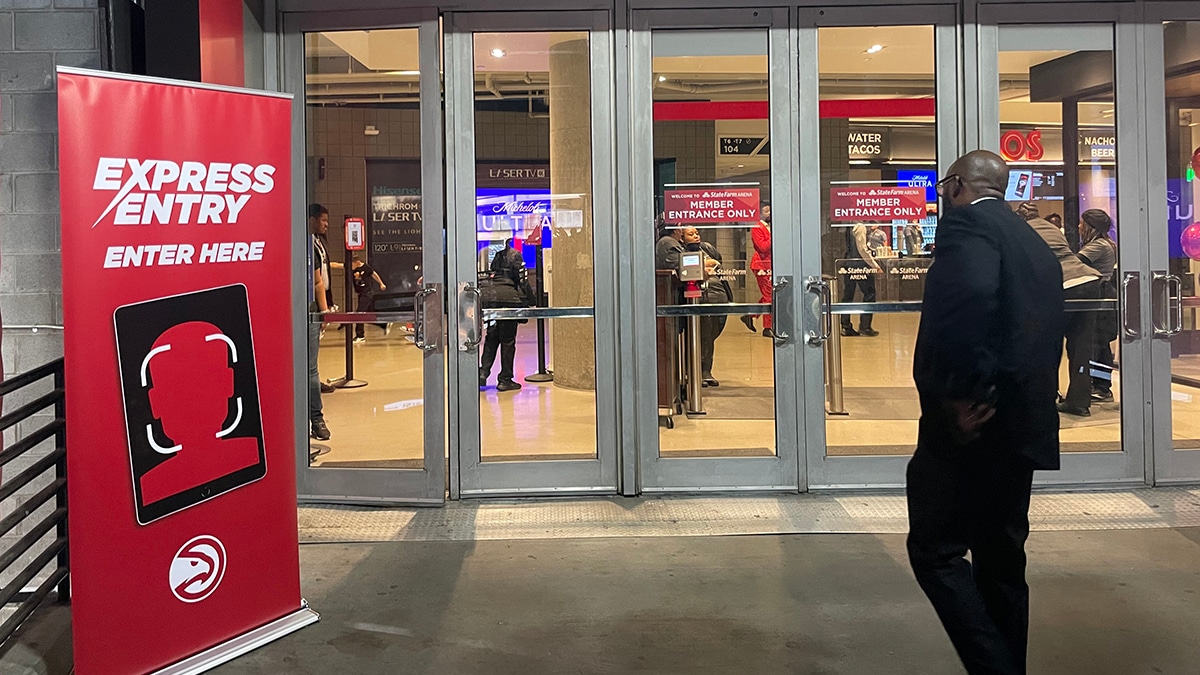 Delta Fly-Through Lanes - Atlanta Hawks