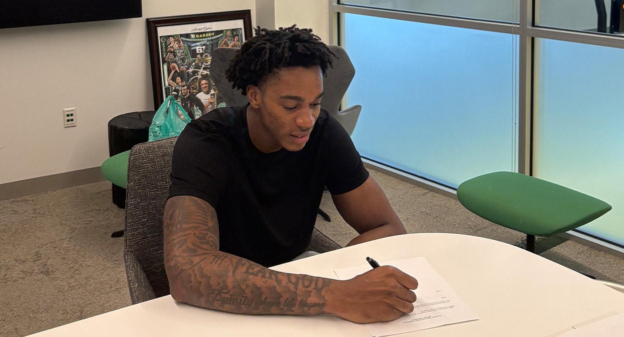 Celtics Sign Amari Williams to Two-Way Contract | Boston Celtics