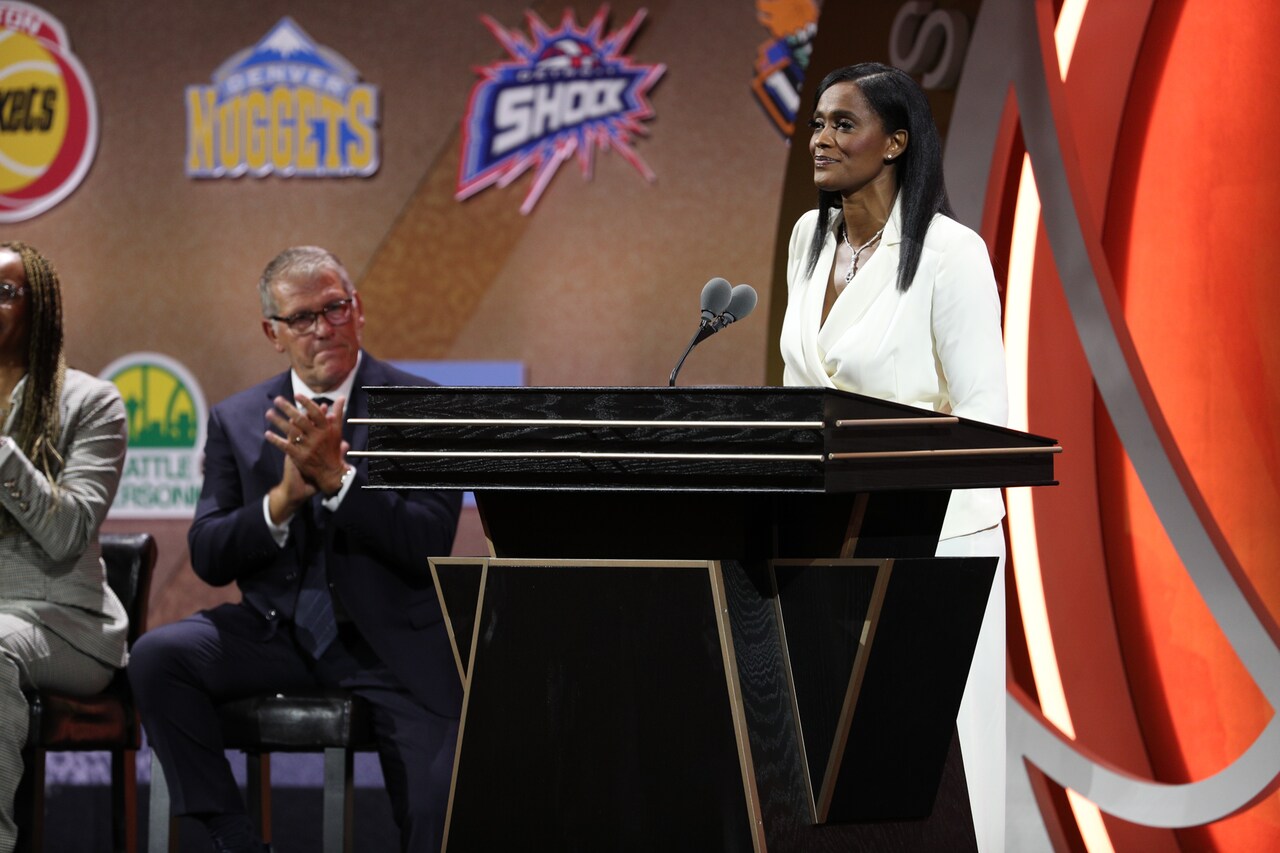 Photos: Swin Cash inducted into Naismith Memorial Basketball Hall of ...