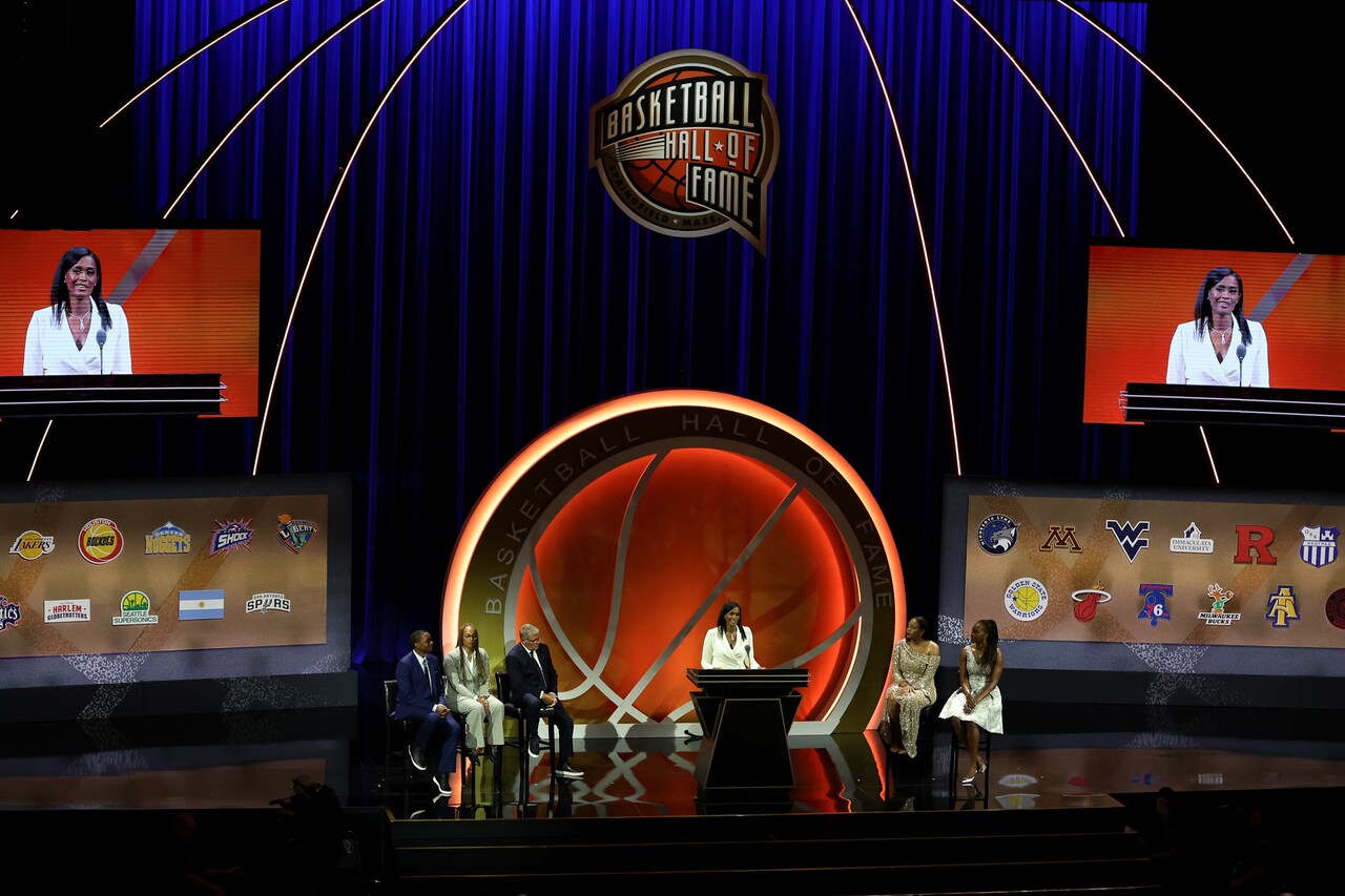 Photos: Swin Cash inducted into Naismith Memorial Basketball Hall of ...