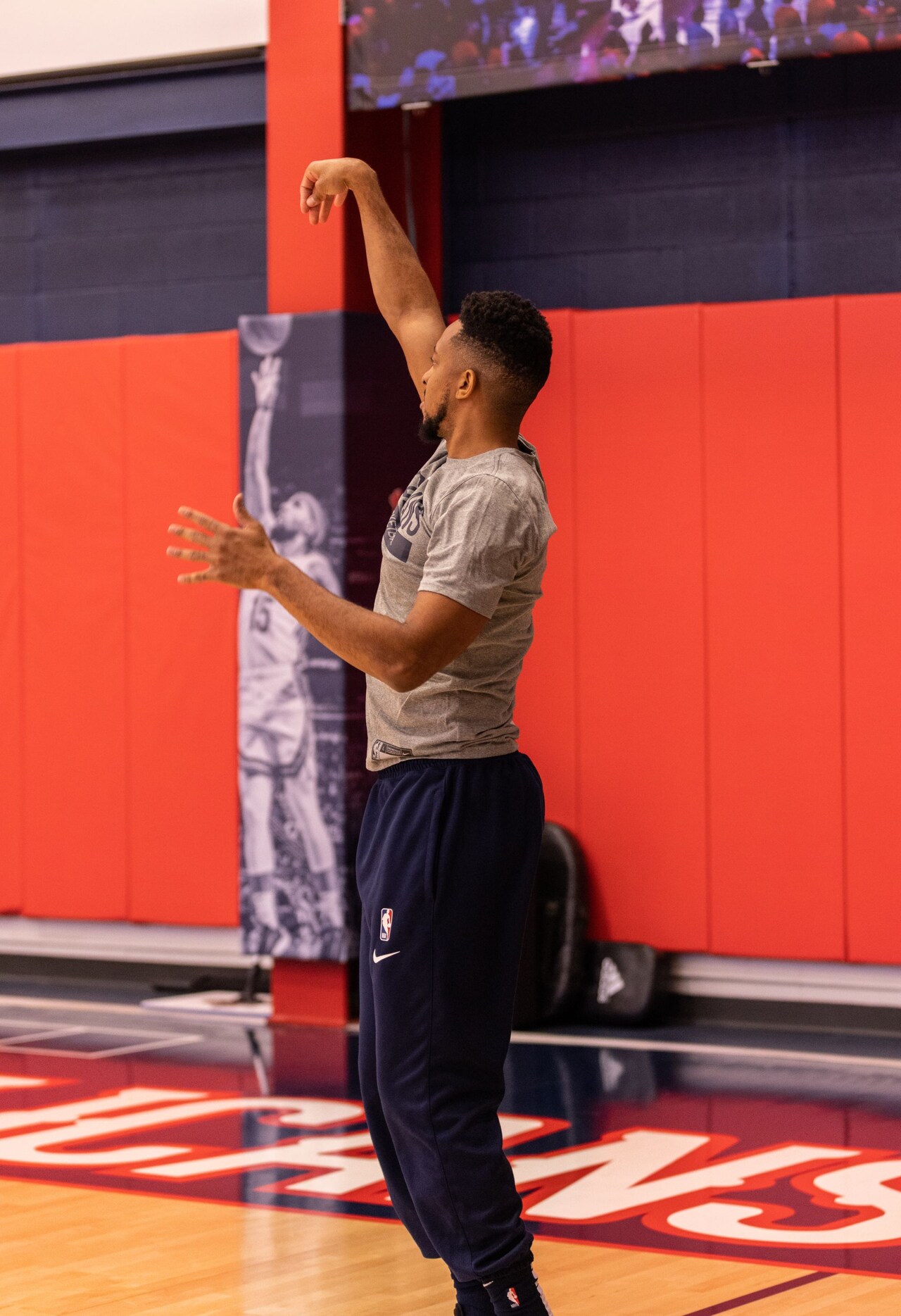 Larry Nance Jr. compares his former Lakers squad to current Pelicans ...