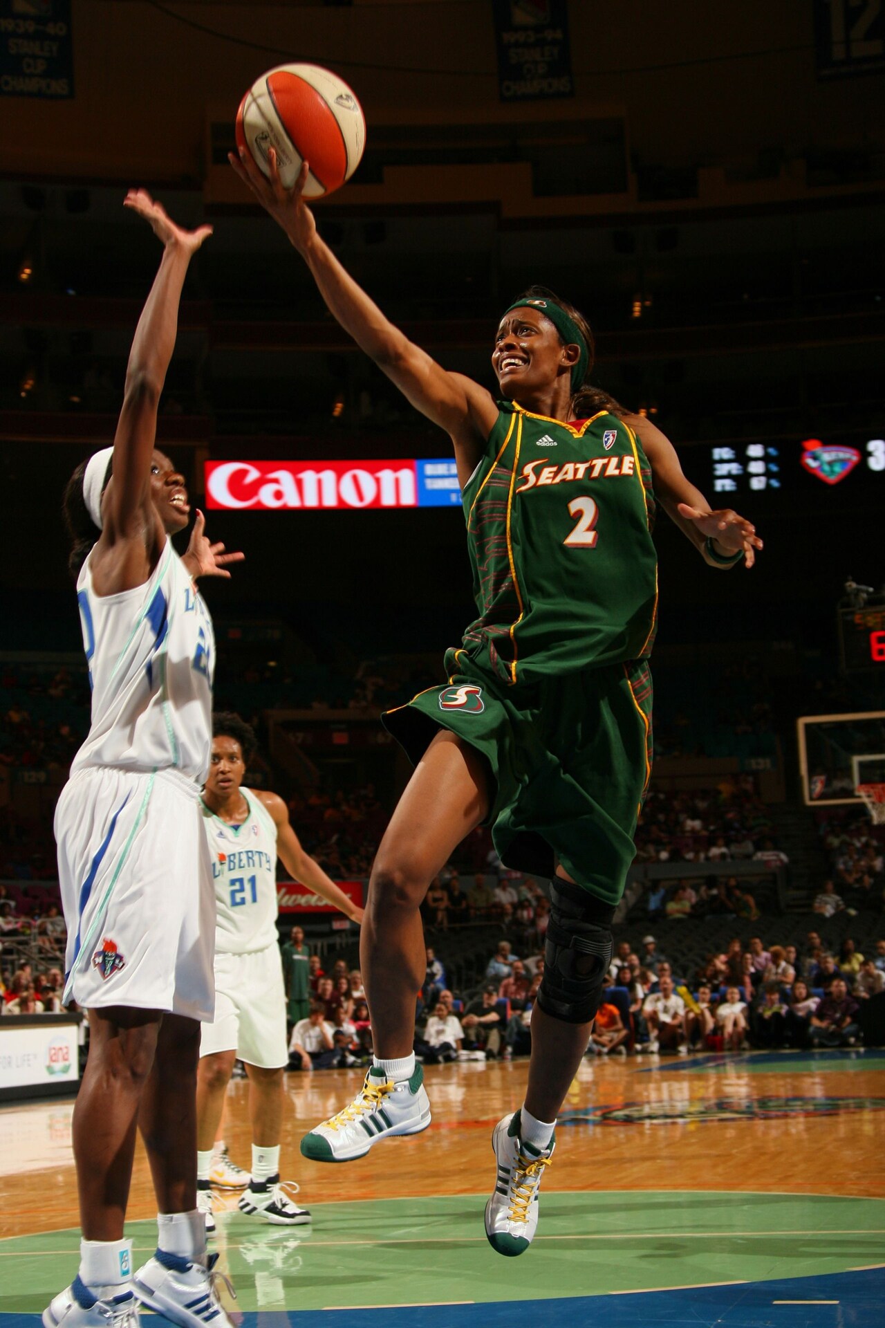 Photos: Swin Cash | WBNA Career Through the Years Photo Gallery | NBA.com