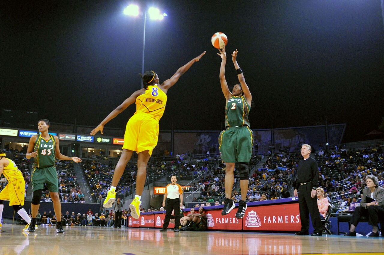 Photos: Swin Cash | WBNA Career Through the Years Photo Gallery | NBA.com